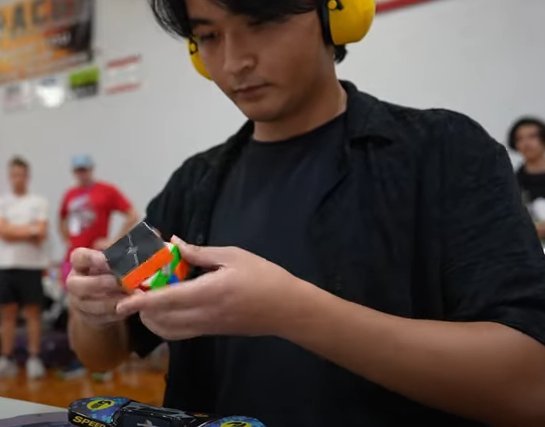 How does a speedcube work?